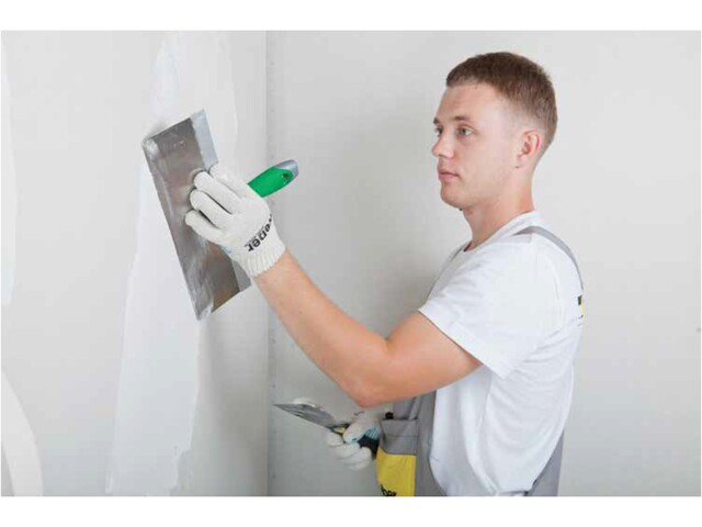 Surface preparation for polymerized white cement based putty